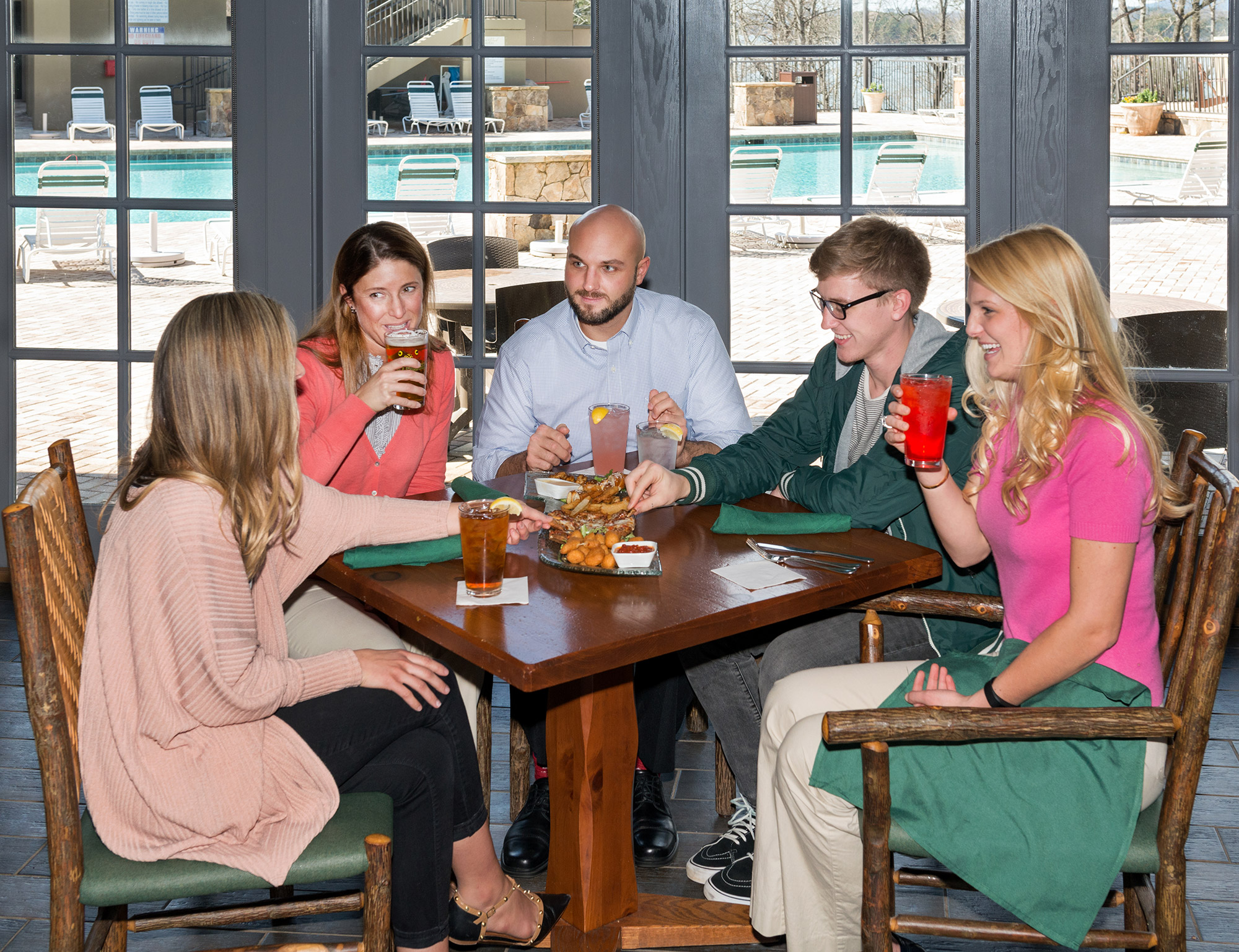 Bullfrog’s Bar & Grille: Casual American Cuisine & Island Cocktails